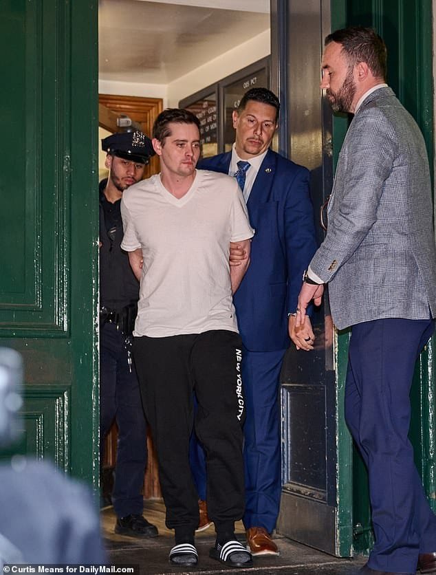 Cómo se capturó un turista dentro del apartamento del hombre, con ...