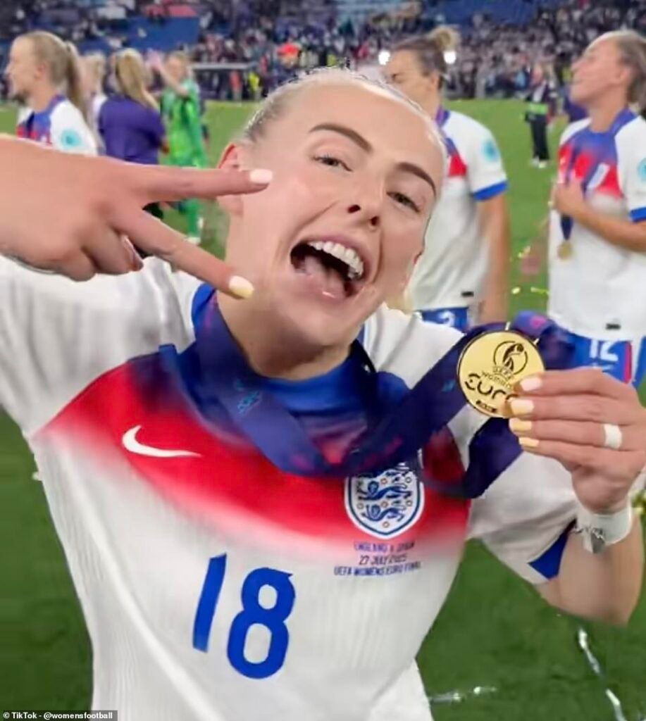 Euros femeninos: Dentro de la fiesta de toda la noche del león después ...