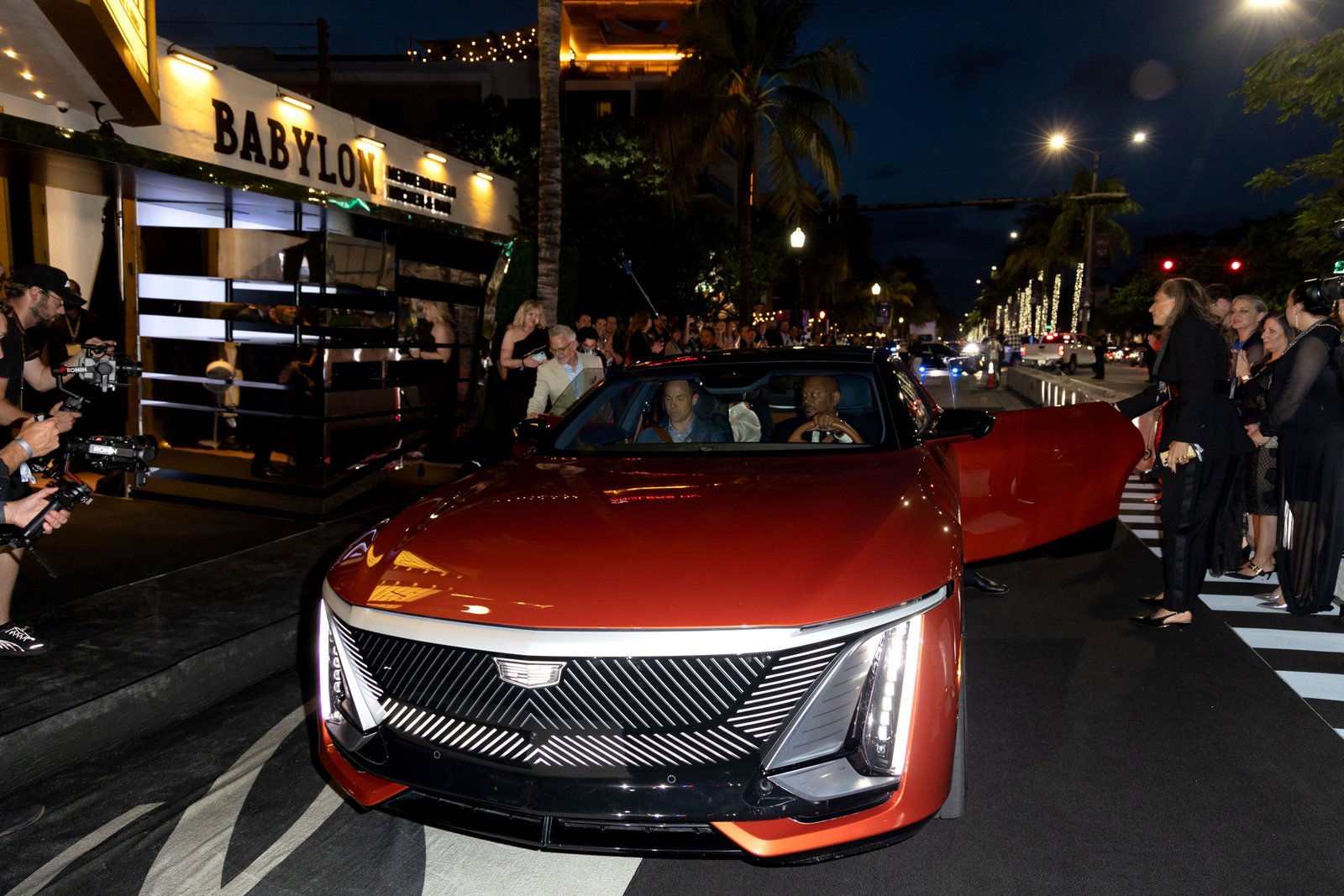 ¿Qué auto Cadilac estará fuera de la pista Sergio Pérez y Valteri Botus ...